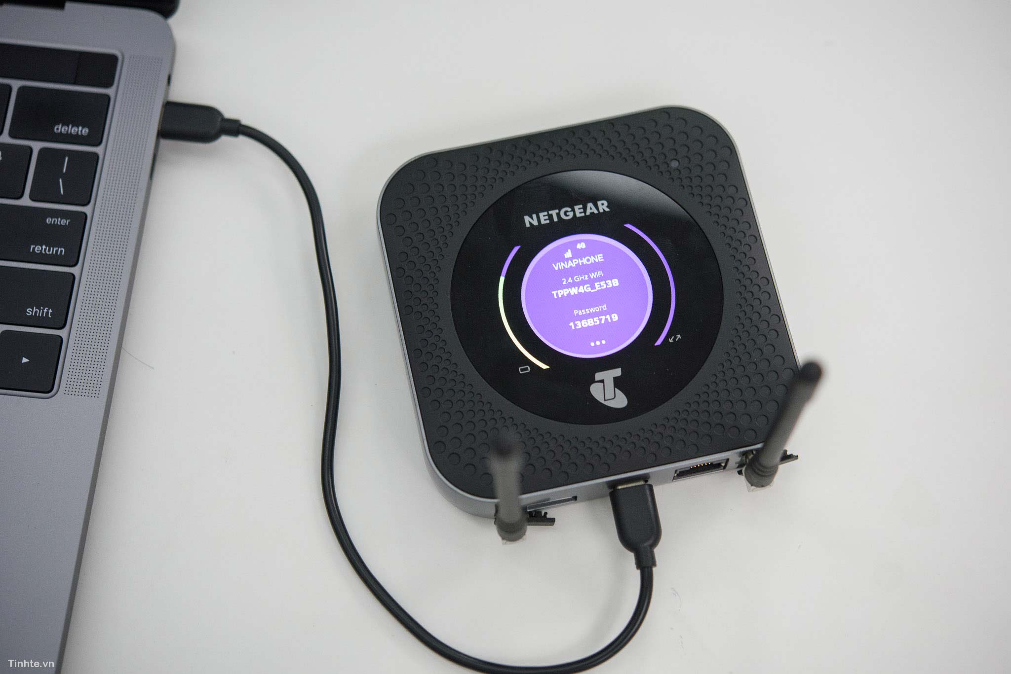 Trên tay Netgear Nighthawk M1: cục phát 4G tốc độ 1 Gbps, Wi-Fi ac, có ...